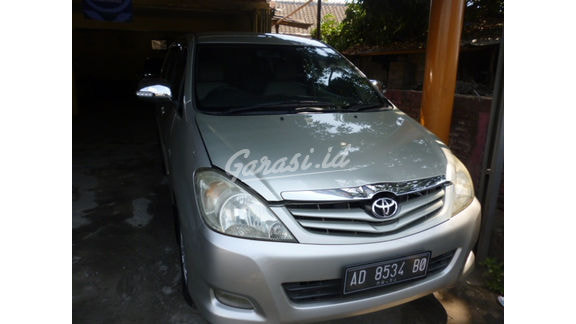 Toyota Kijang Innova 2010 | Walden Auto
