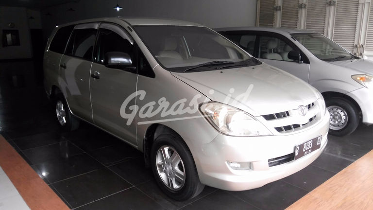 Toyota Kijang Innova 2010 | Walden Auto